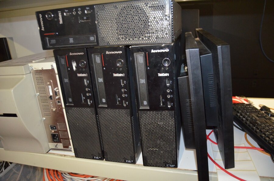 Inhoud server ruimte w.o. printer HP officejet pro X476dw, computers ...