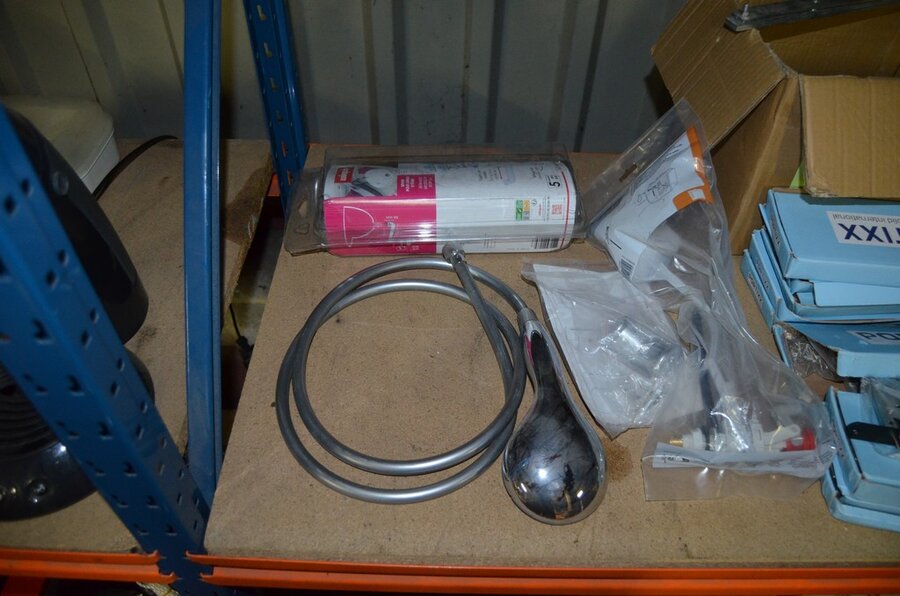 8 Binnenwerken voor deuren, douchekop, sifon voor spoelbak ...