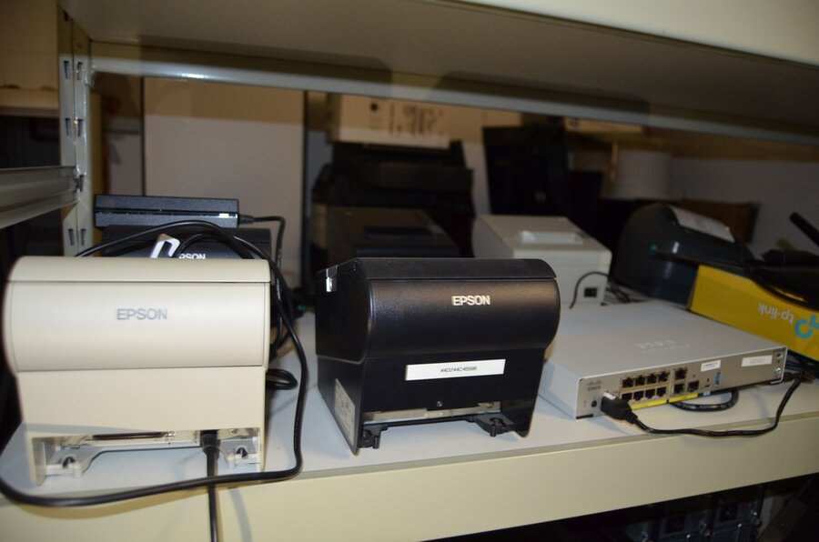 Inhoud server ruimte w.o. printer HP officejet pro X476dw, computers ...