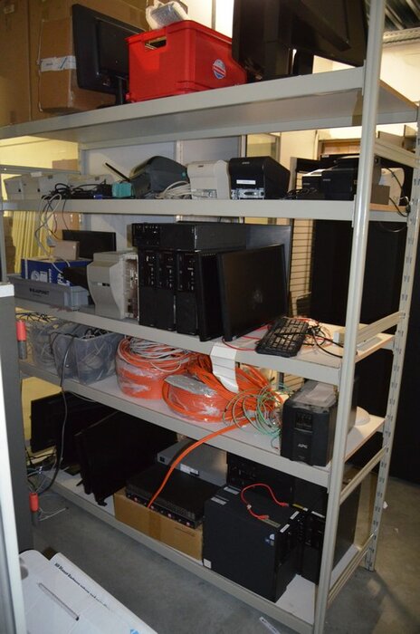 Inhoud server ruimte w.o. printer HP officejet pro X476dw, computers ...