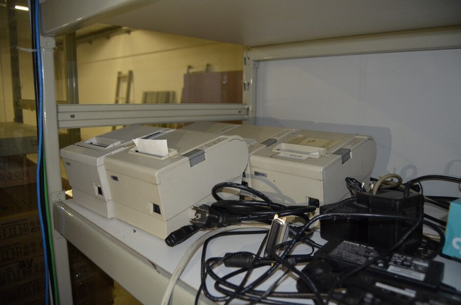 Inhoud server ruimte w.o. printer HP officejet pro X476dw, computers ...