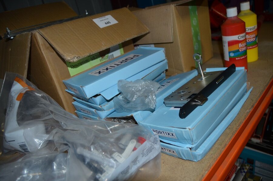 8 Binnenwerken voor deuren, douchekop, sifon voor spoelbak ...