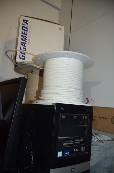 Inhoud server ruimte w.o. printer HP officejet pro X476dw, computers ...