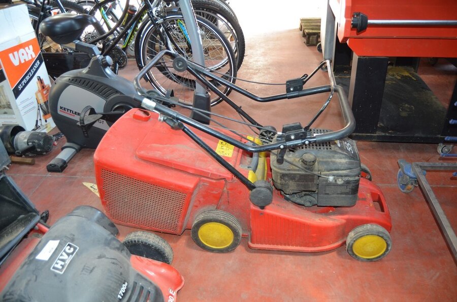 Lot 391 - 410 : Gereedschap , fietsen, hometrainer, grasmachine ...